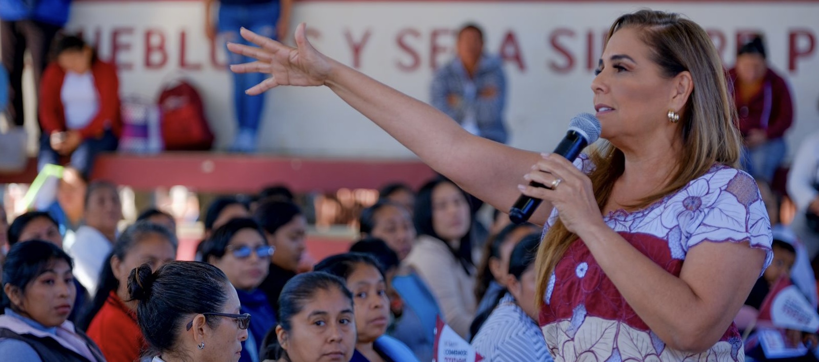 ENTREGA MARA LEZAMA 400 TARJETAS PARA APOYO A FAMILIAS DE LA ZONA MAYA | Jaime Farias Informa